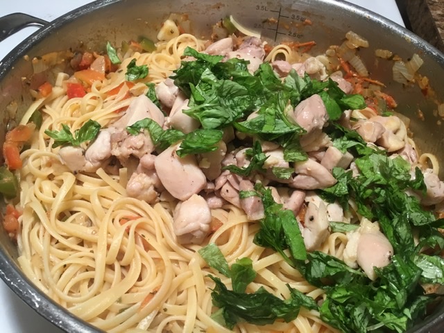 Spaghetti con Pollo y Salsa Criolla - STONED SOUP